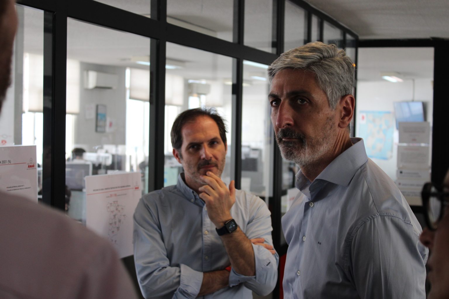 David Sola, de Vodafone España, visita la sede de la Fundación ANAR